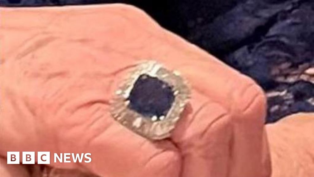 Appeal for return of missing sapphire ring left in Jersey taxi - BBC News