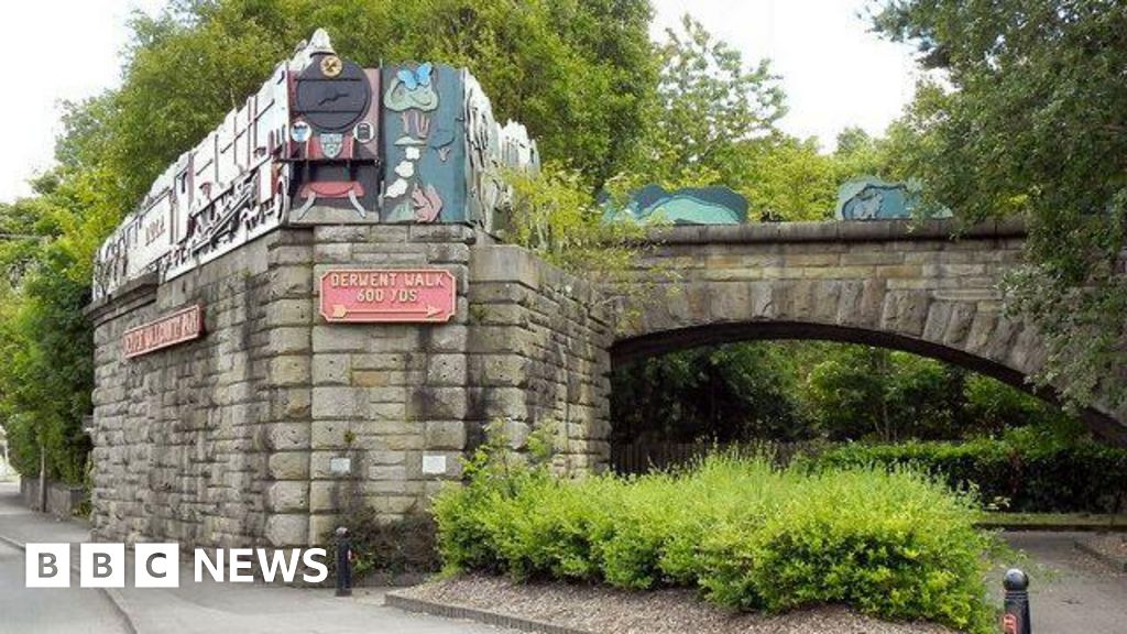 Derwent Walk hit and run leaves runner with broken arm and leg - BBC News