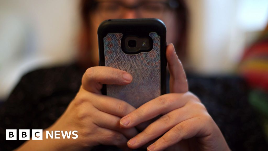 Jersey police warning over parking fine scam - BBC News