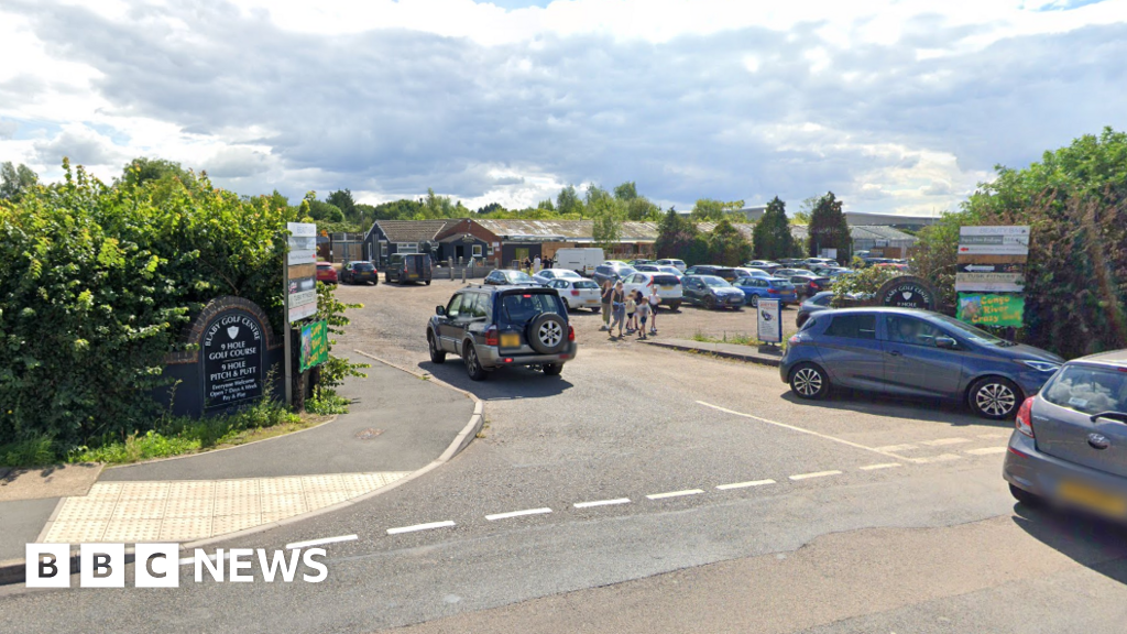 Blaby: Hundreds object to plan for homes on golf course