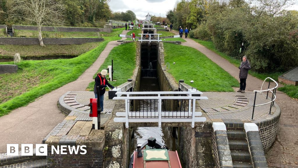 Low water levels mean fresh closure for Foxton Locks