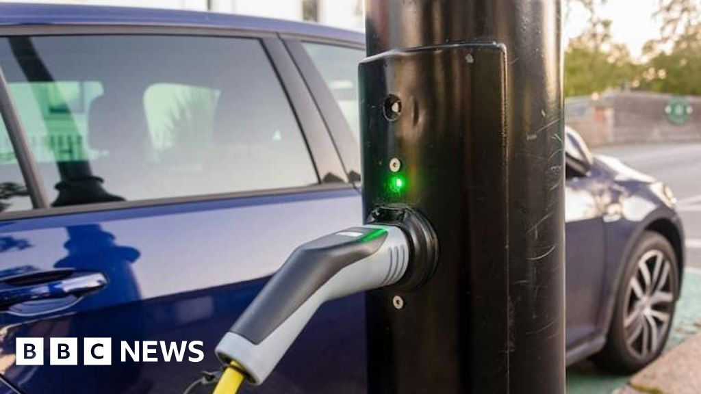 Middlesbrough Council plans electric car charging via lamp posts. - BBC News