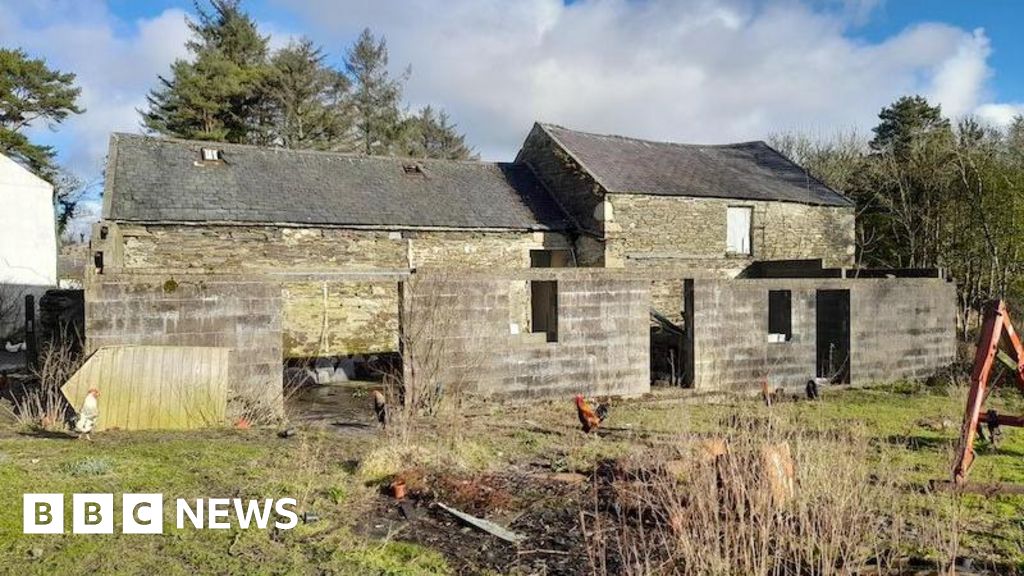 Proposals to transform farm buildings into Manx language centre - BBC News