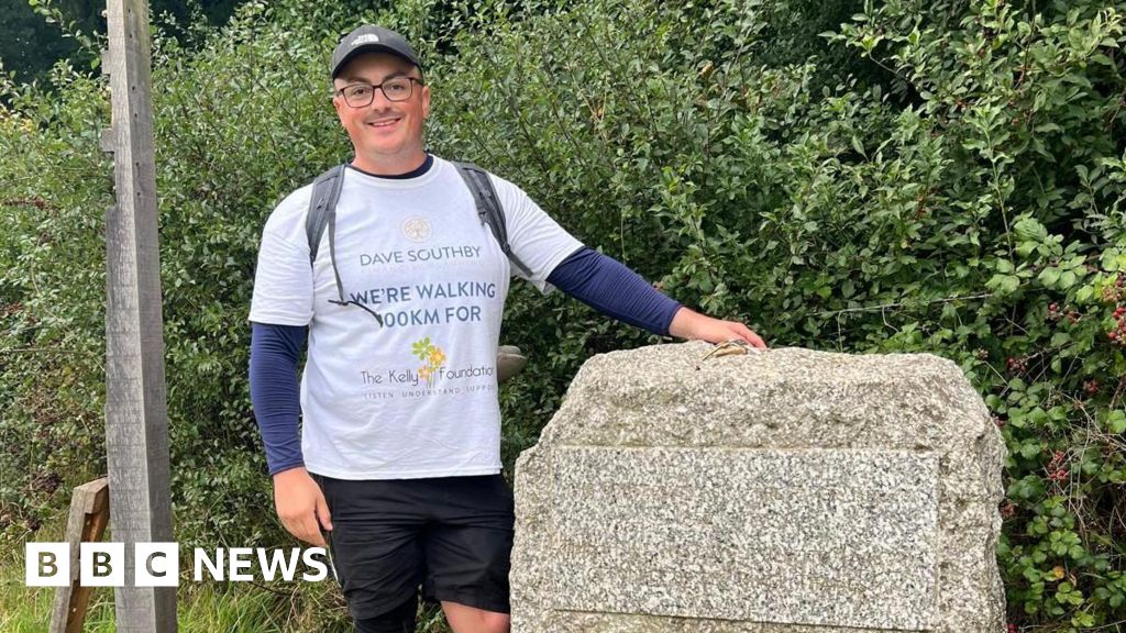 Swindon CEO to dress as tortoise during walk for cancer charity - BBC News