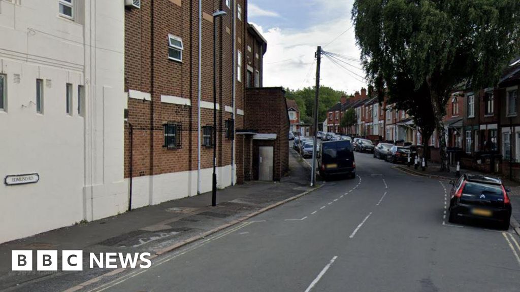 Woman arrested for Coventry murder after man dies - BBC News