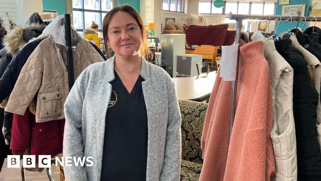 Coventry woman gives out hundreds of free coats to those in need - BBC News