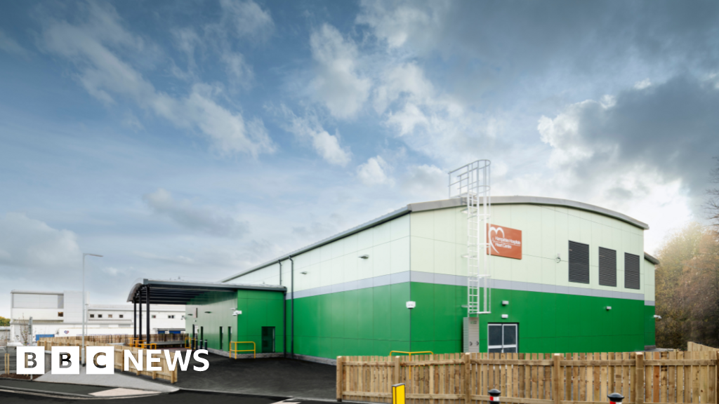 Heart centre opens at Basingstoke and North Hampshire Hospital - BBC News