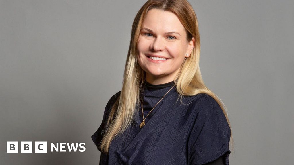 Newbury MP says she is 'ashamed' she started smoking aged 12