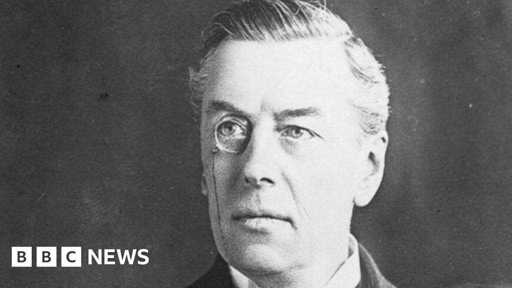 Joseph Chamberlain's descendants meet at former Birmingham home - BBC News