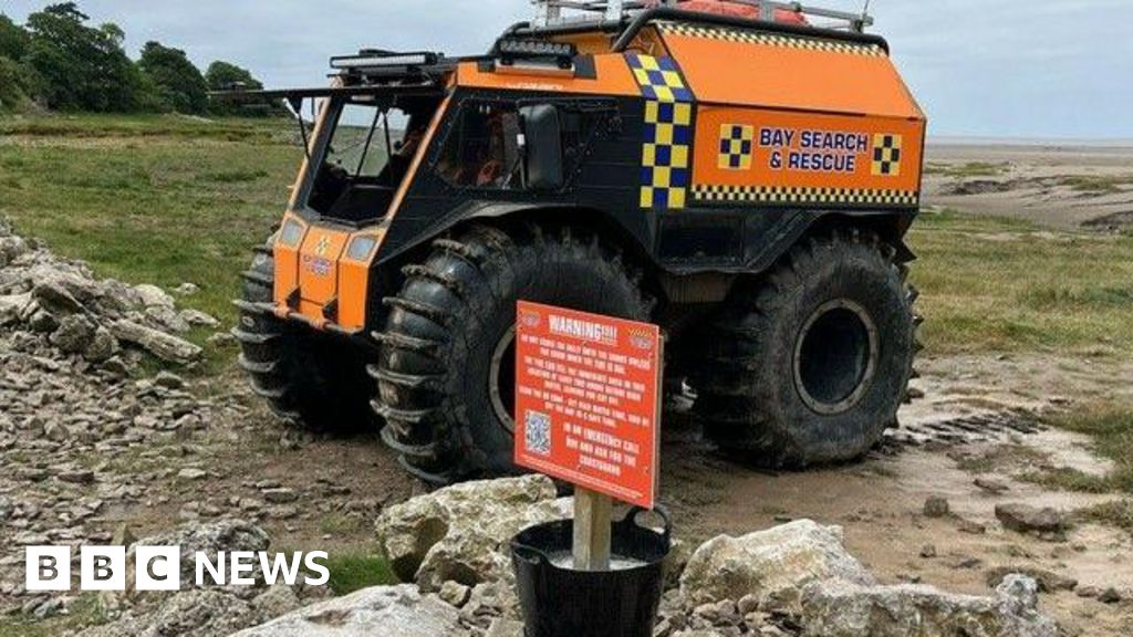 Fresh warnings as team rescues families from Morecambe Bay tide - BBC News