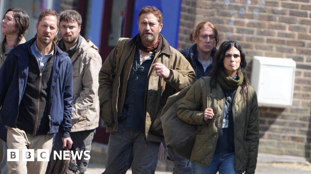 In pictures: Gerard Butler in Alton for Greenland: Migration filming ...