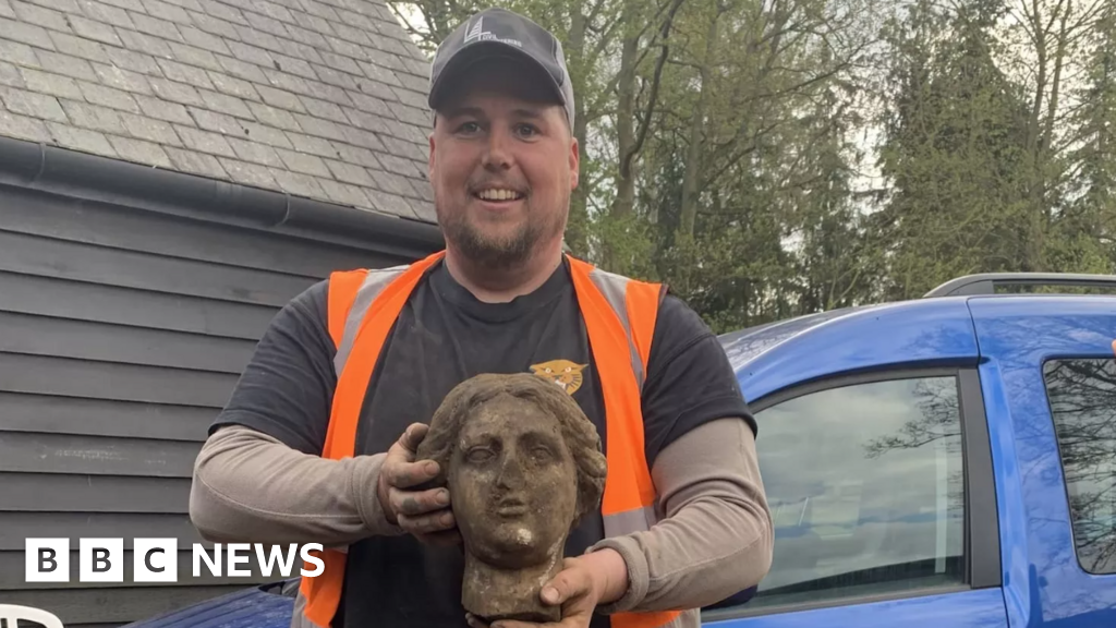 Roman relics unearthed in Burghley House car park construction - BBC News