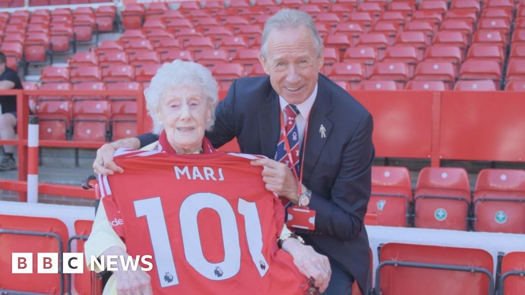Nottingham Forest fan, 101, has 'fantastic' time at first match in 30 ...