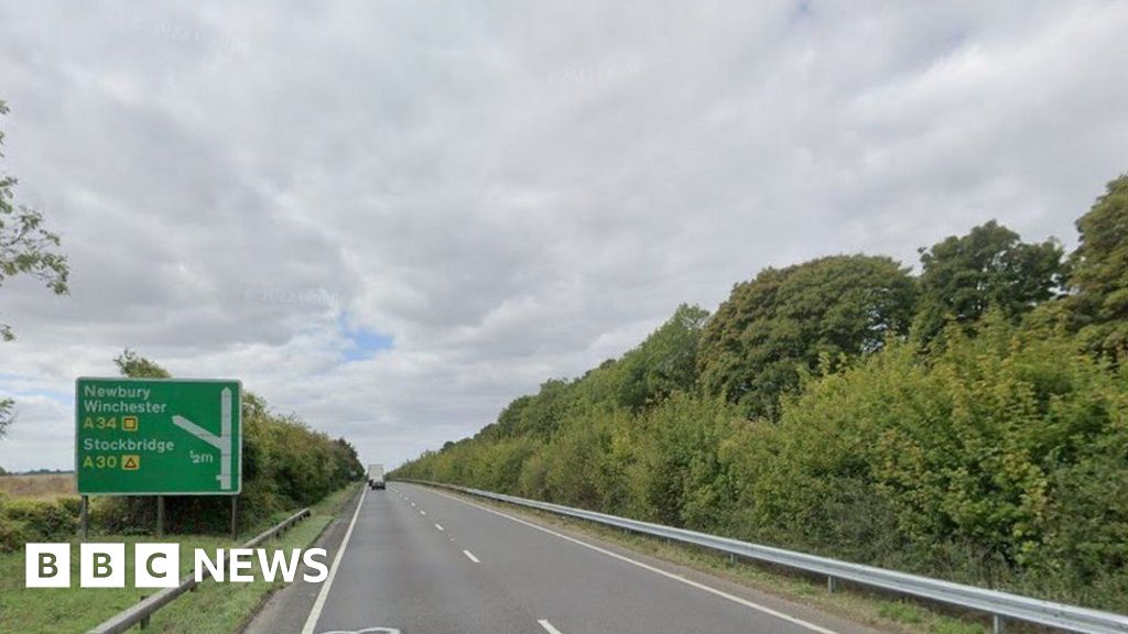 A303 crash shuts westbound carriageway in Hampshire