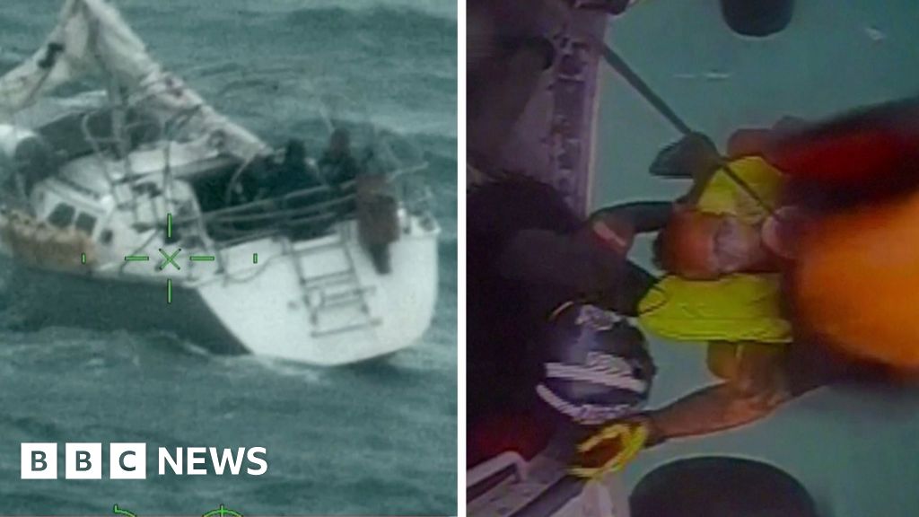 Moments sailors are rescued as Hurricane Debby hits Florida - BBC News