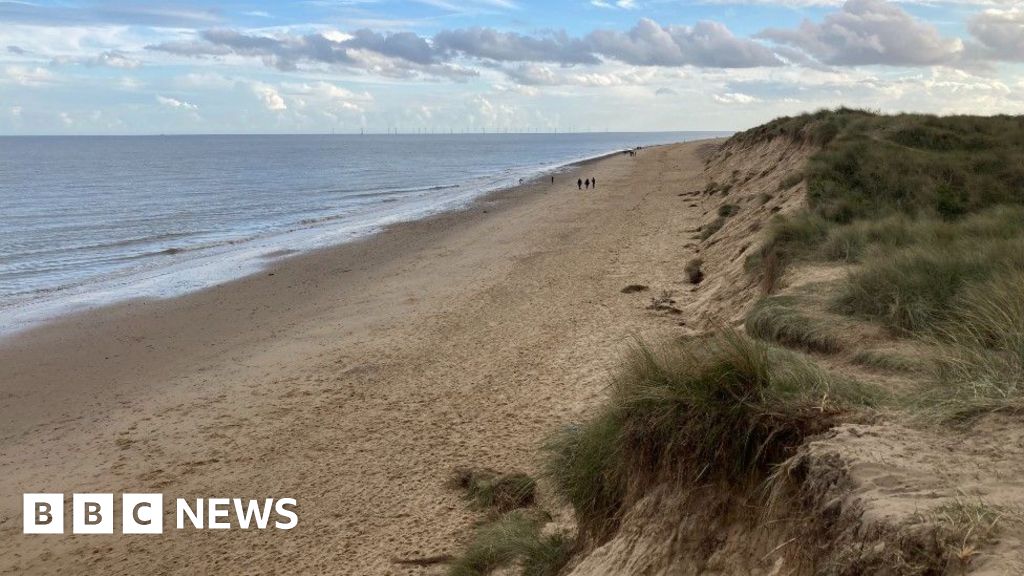 Work to get under way on £2m sea defence project for Norfolk - BBC News