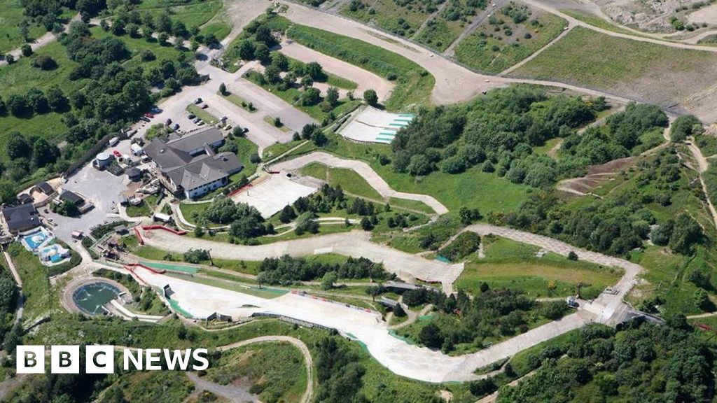 Sheffield Ski Village redevelopment delayed by road issues - BBC News