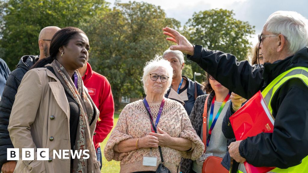 Anti-burglary schemes to start in Eastfield, Northampton - BBC News