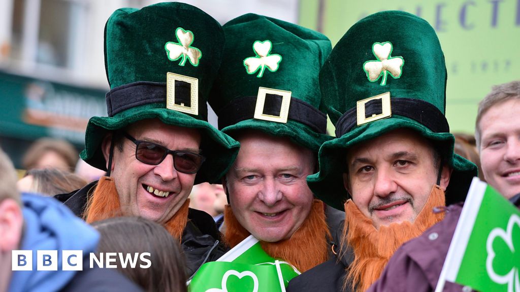 In Pictures: St Patrick's Day celebrated across Ireland and NI - BBC News