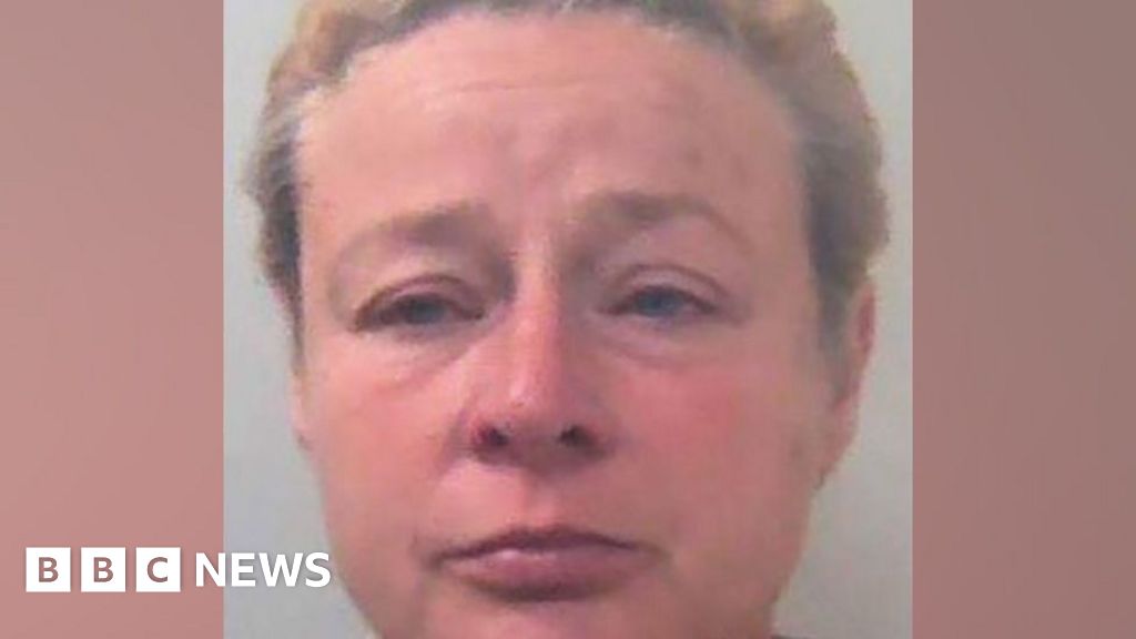 Kent: Woman jailed for life for murder of Maidstone pub landlord - BBC News