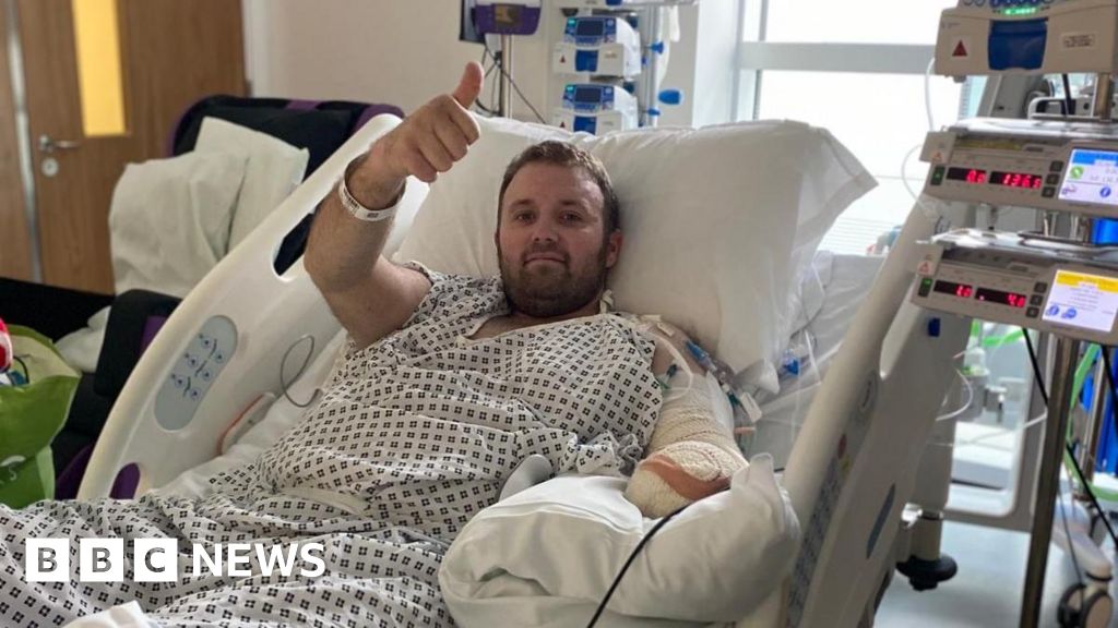 Electrocuted window cleaner from Wiltshire 'incredibly strong' - BBC News