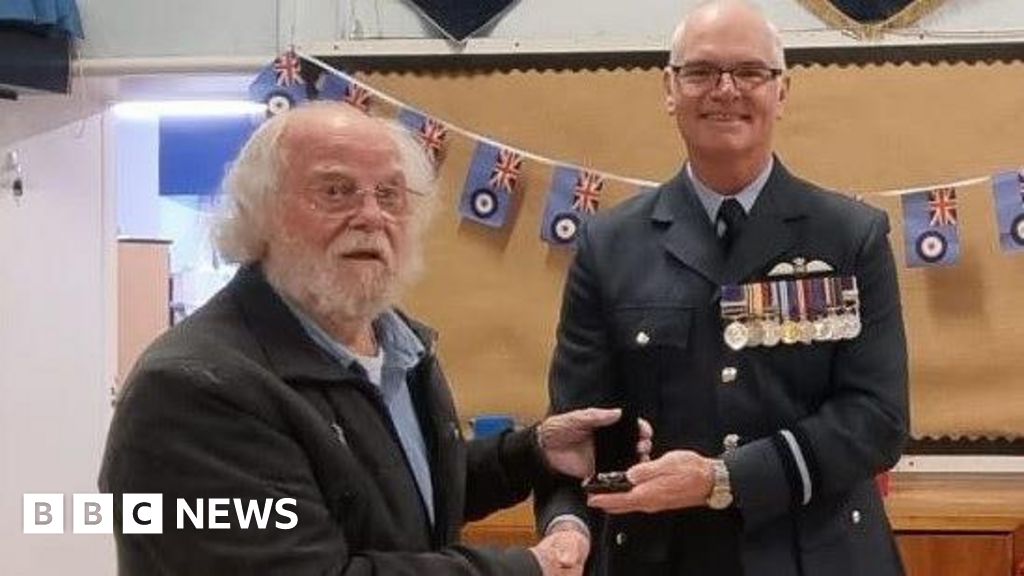 Lancashire RAF veteran, 86, receives nuclear testing medal honour - BBC ...