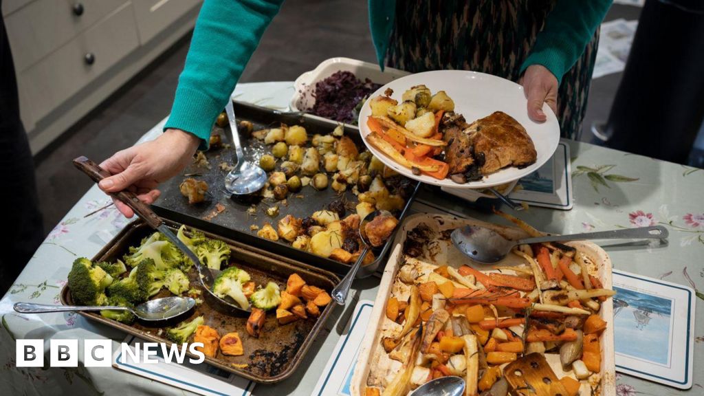 Tonbridge: Appeal for chef to save church Christmas Day lunch - BBC News