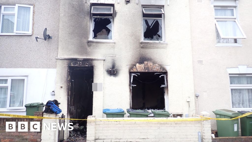 Woolwich: Fire which saw two rescued 'caused by e-bike battery' - BBC News