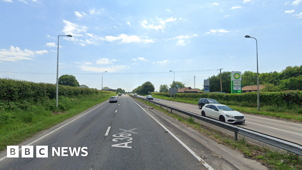 Driver seriously injured in A36 crash near Frome - BBC News