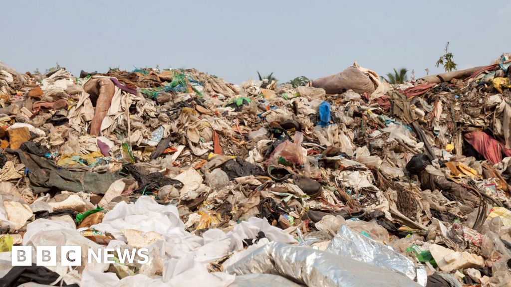 Didcot smells caused from landfill liquids, known as leachate - BBC News