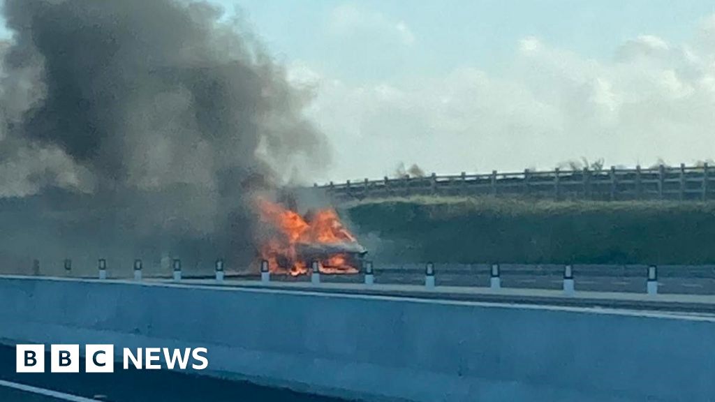 A30 in Cornwall closed in both directions after car fire - BBC News