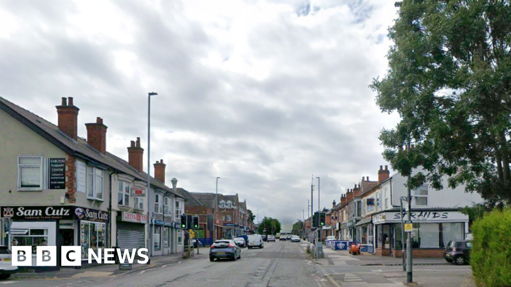 Woman suffers serious injuries in 'glass attack' in Carlton