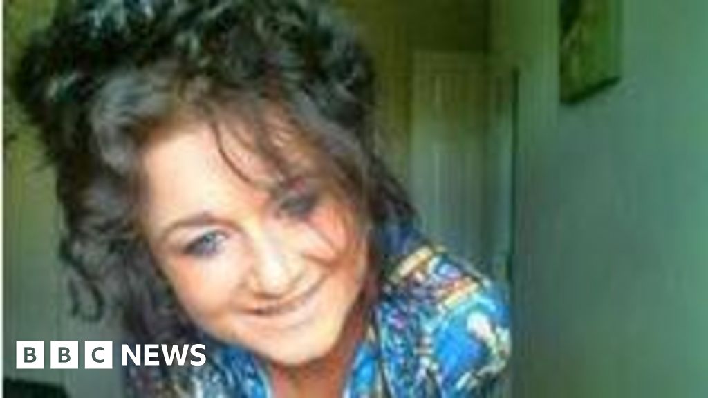 Bracknell: Woman named after sudden death and murder arrest - BBC News