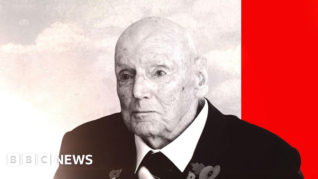 Tony Cash: 'We thought the war would end in a couple of weeks' - BBC News