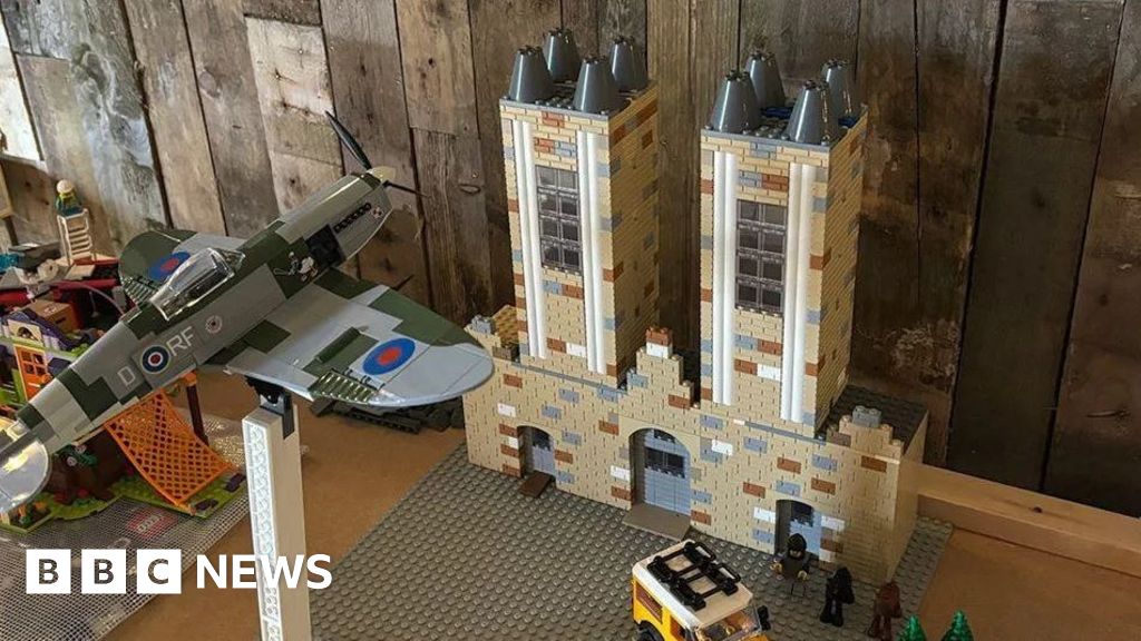 Adults only Lincolnshire Lego group builds Lincoln Cathedral - BBC News