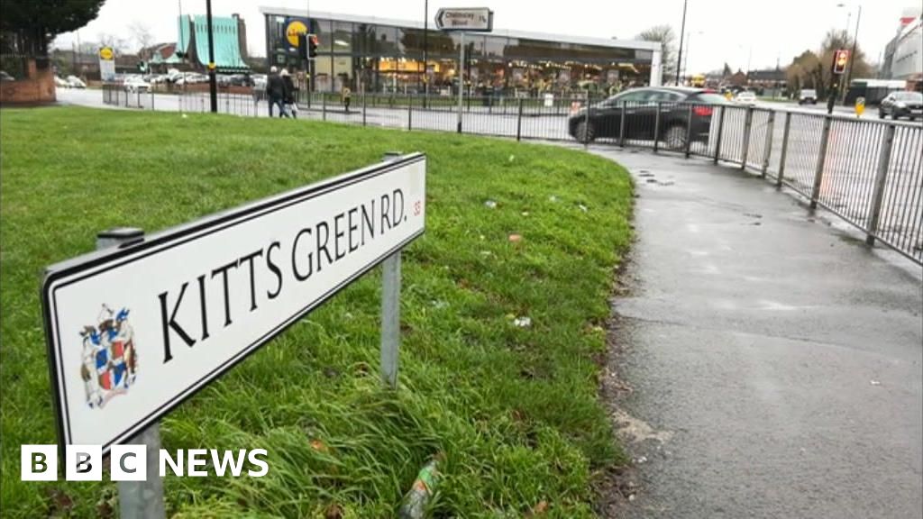 Birmingham: Two women killed in Shard End Boxing Day crash - BBC News