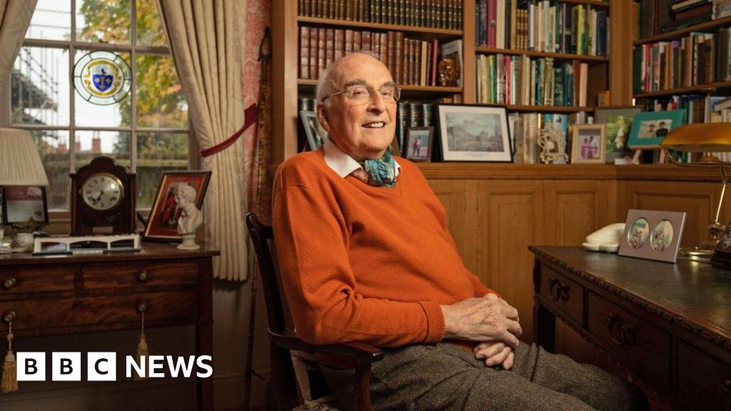 Lord Byron enthusiast calls for town's recognition over links