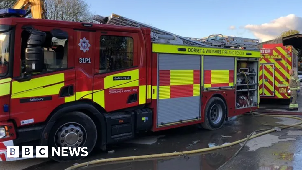 Gas leak at Salisbury (18/04) | RailUK Forums