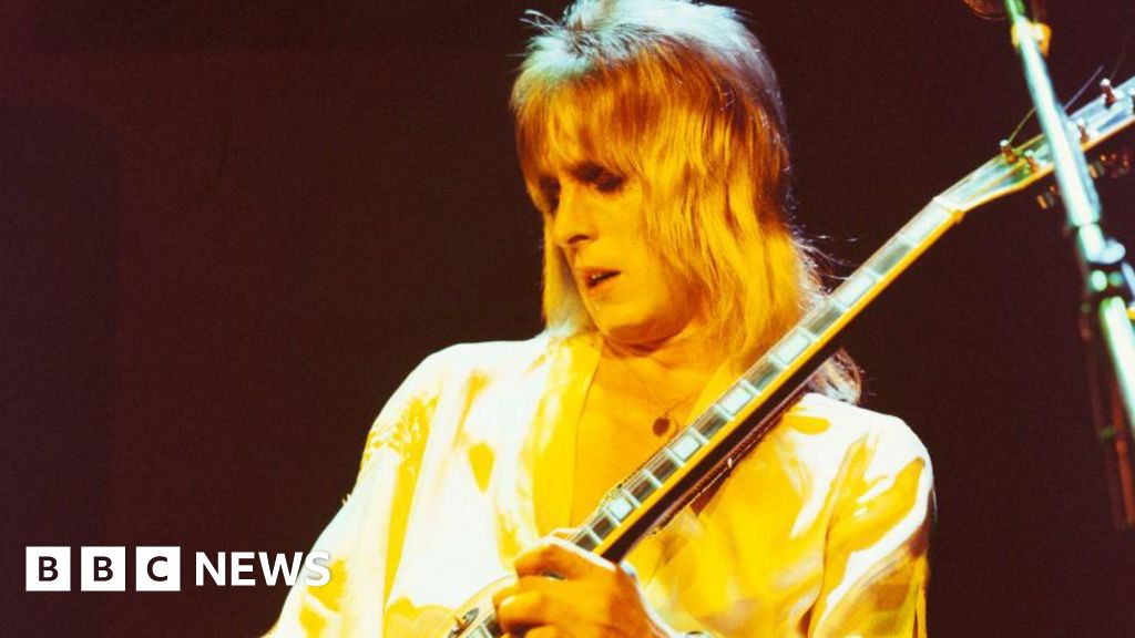 Mick Ronson: Rat statues trail to honour David Bowie's guitarist