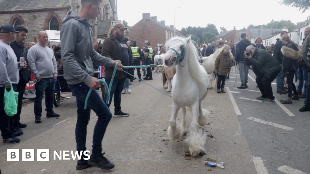 Gypsies and travellers attend 248th Appleby Horse Fair - BBC News