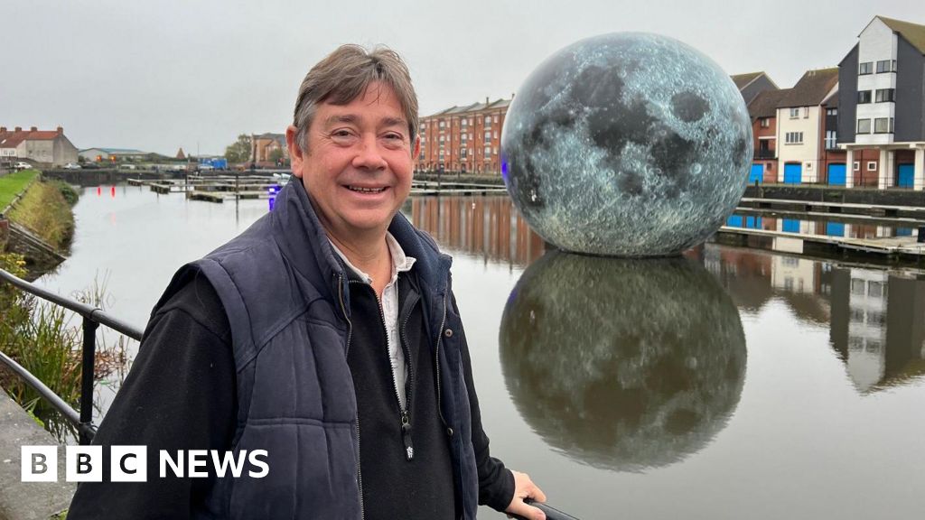 Luke Jerram's moon artwork to illuminate Bridgwater Docks - BBC News