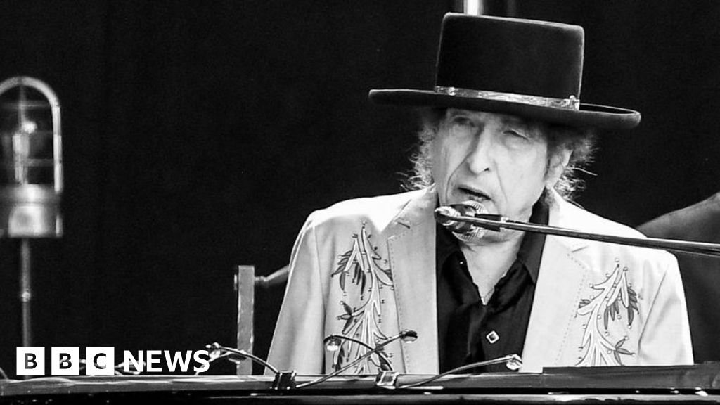 Bob Dylan taking name from poet Dylan Thomas 'huge for Wales'