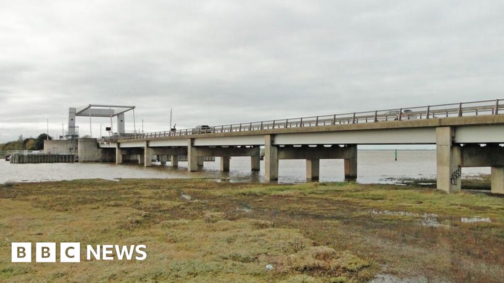 A47 Great Yarmouth Breydon Bridge due to have overnight closures - BBC News