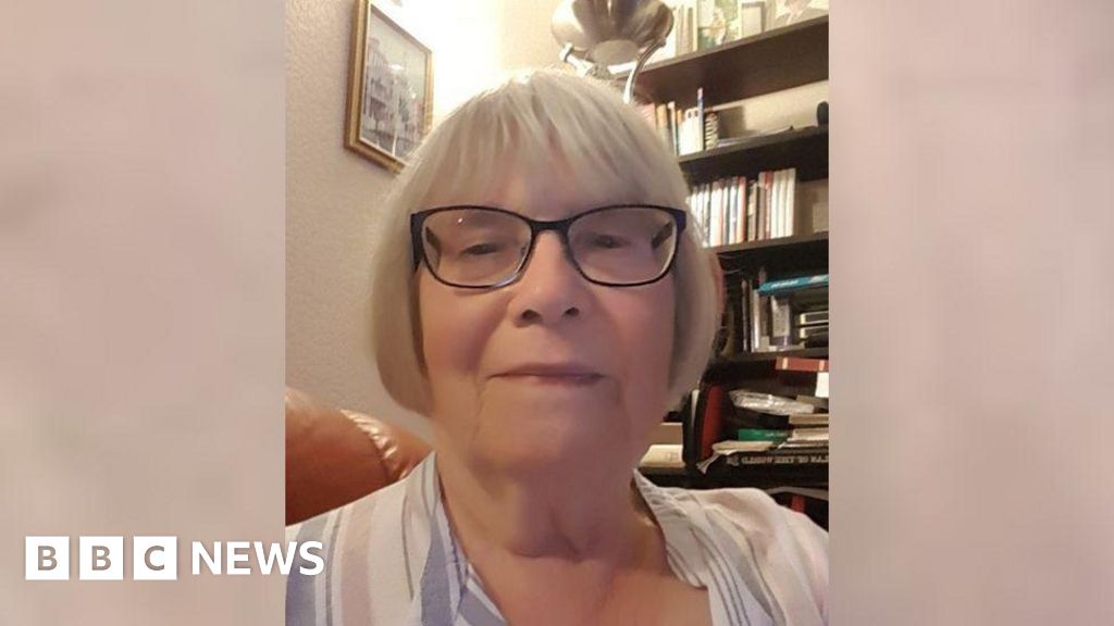 Bishop Auckland woman, 81, dies after being hit by bus - BBC News