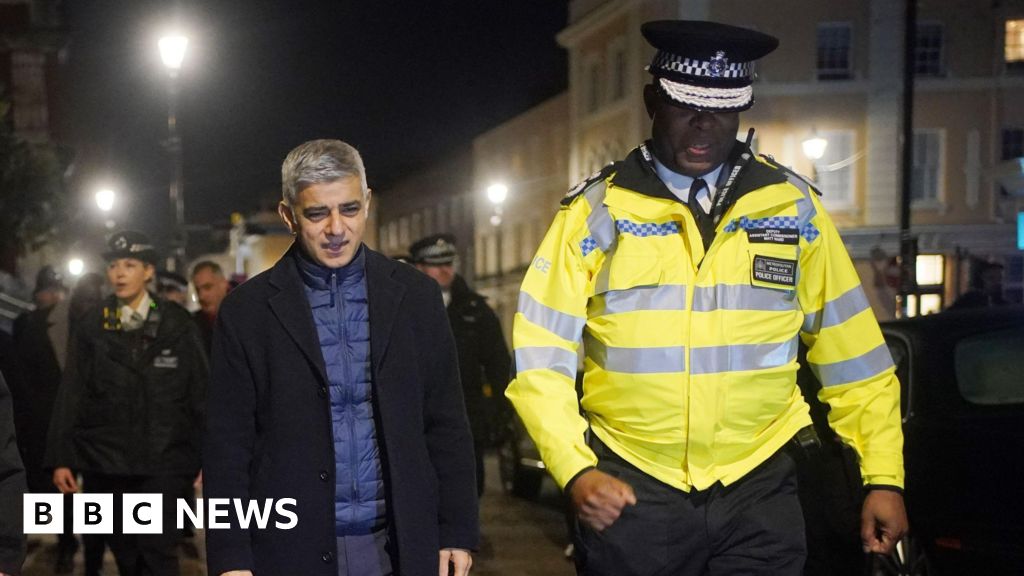 London Mayor Elections Sadiq Khan Pledges Crackdown On High Street Crime