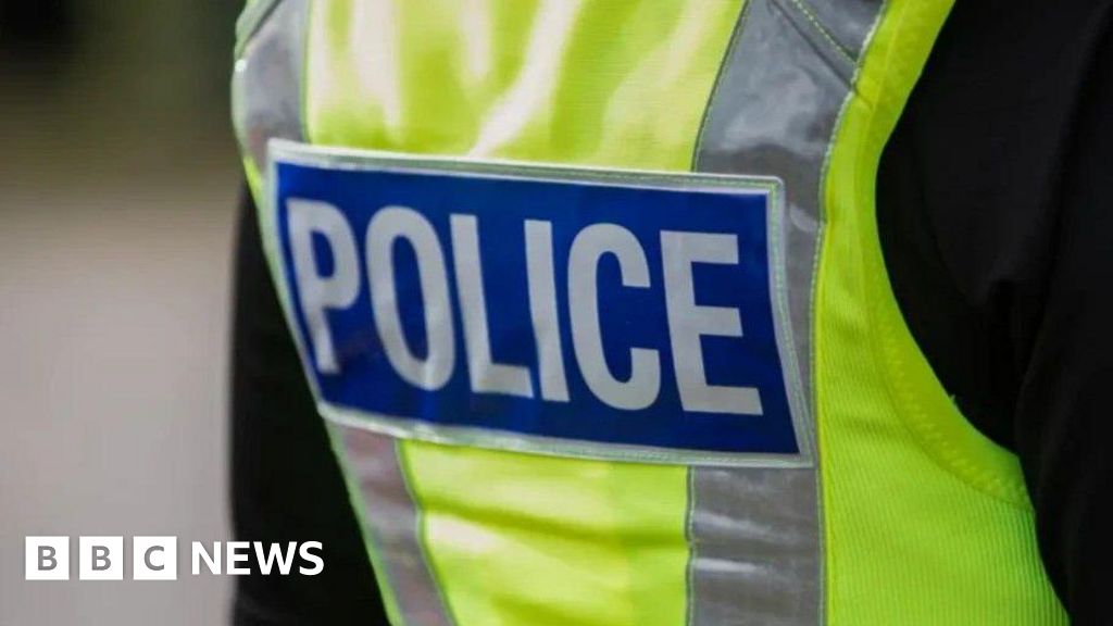 Man suffers life-threatening injuries in M1 crash near Rotherham - BBC News