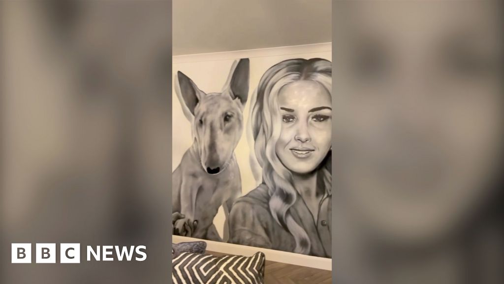 Artist paints tribute mural to Demi Mabbitt - BBC News