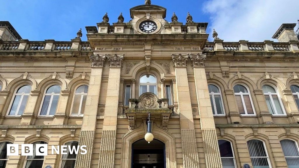 Wolverhampton: Three men charged with firearms offences - BBC News