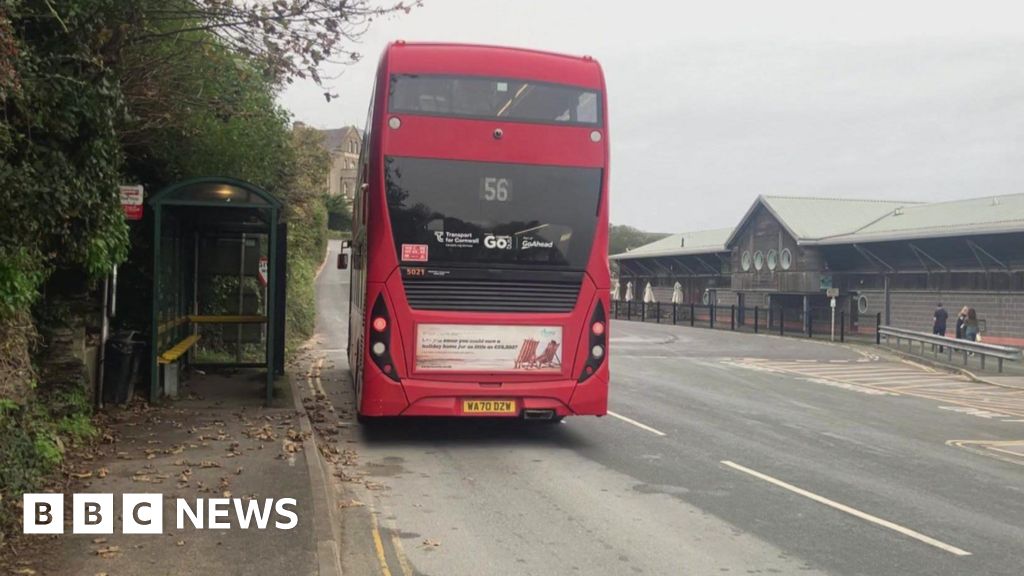 'Ridiculous' Padstow bus stop move criticised - BBC News