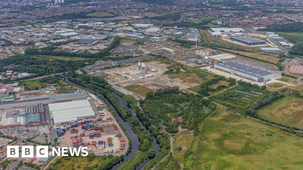 Microsoft to build 'hyperscale data centre' near Leeds - BBC News